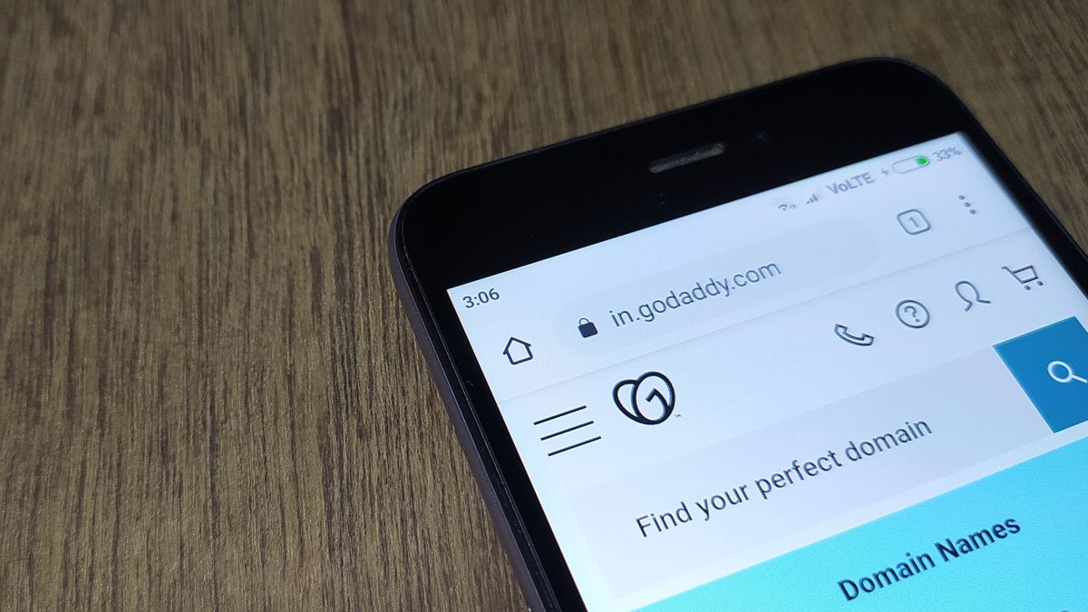 GoDaddy's new tool lets you accept payments without an online store or ...